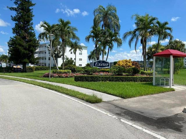 Luxury apartment complex for rent in Boca Raton, Florida