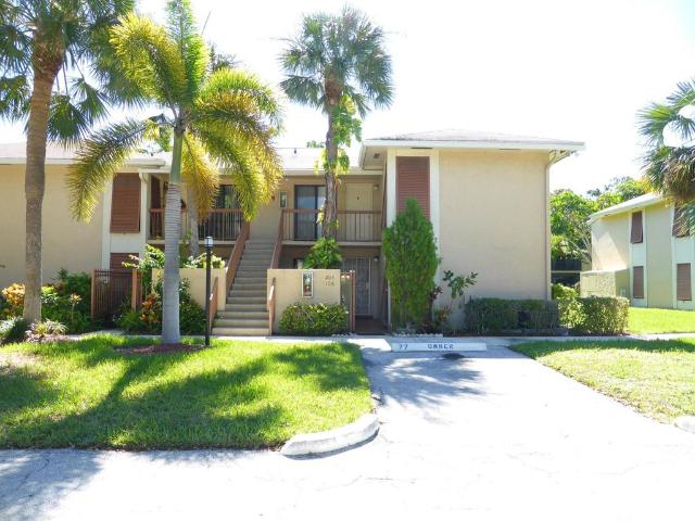 Luxury apartment complex for rent in Boca Raton, Florida