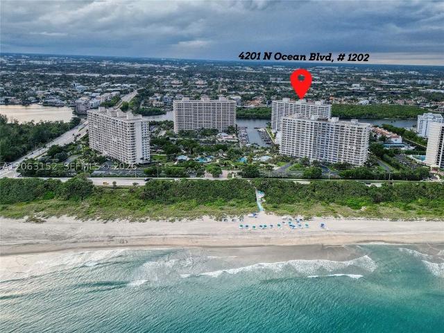 Luxury apartment complex for rent in Boca Raton, Florida