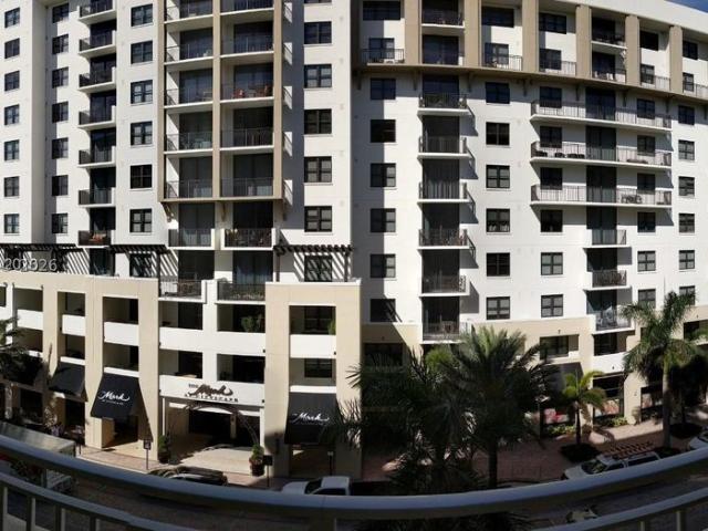 Luxury apartment complex for rent in Boca Raton, Florida