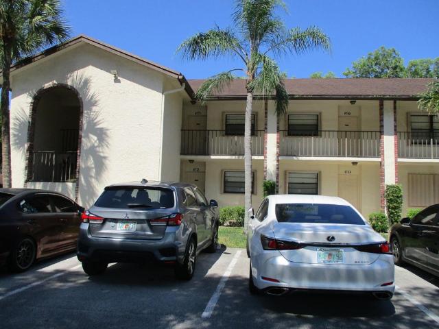 Luxury apartment complex for rent in Boca Raton, Florida