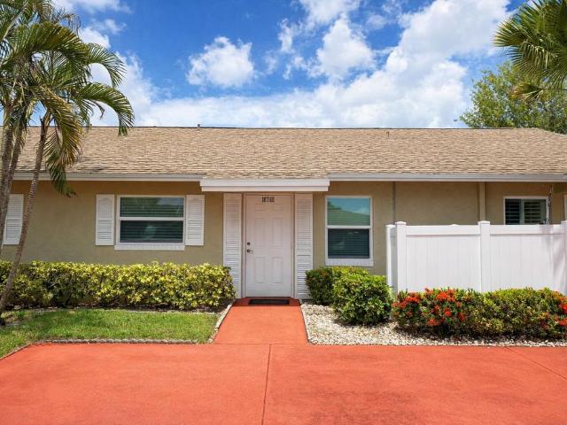 Luxury apartment complex for rent in Boca Raton, Florida