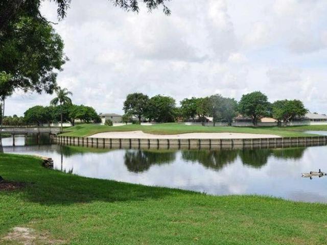 Luxury apartment complex for rent in Boca Raton, Florida