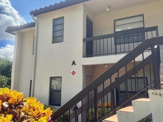 Luxury apartment complex for rent in Boca Raton, Florida