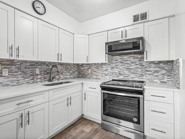 Luxury apartment complex for rent in Boca Raton, Florida