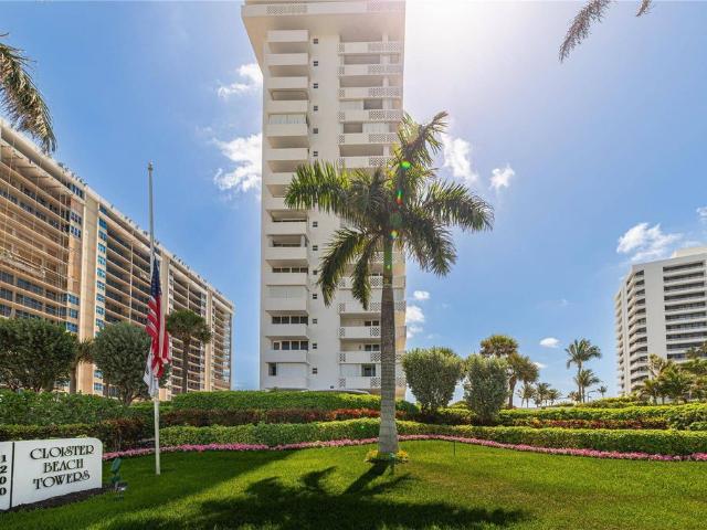 Luxury apartment complex for rent in Boca Raton, Florida