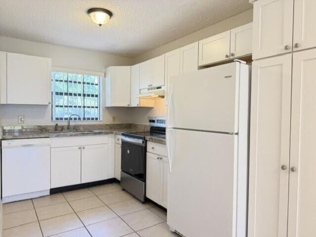Luxury apartment complex for rent in Boca Raton, Florida