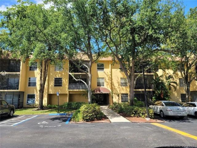 Luxury apartment complex for rent in Boca Raton, Florida