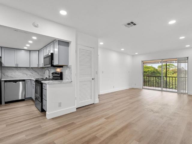Luxury apartment complex for rent in Boca Raton, Florida