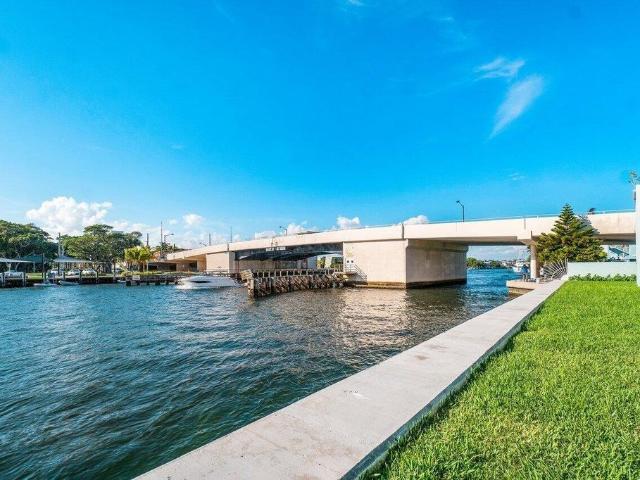 Luxury apartment complex for rent in Boca Raton, Florida