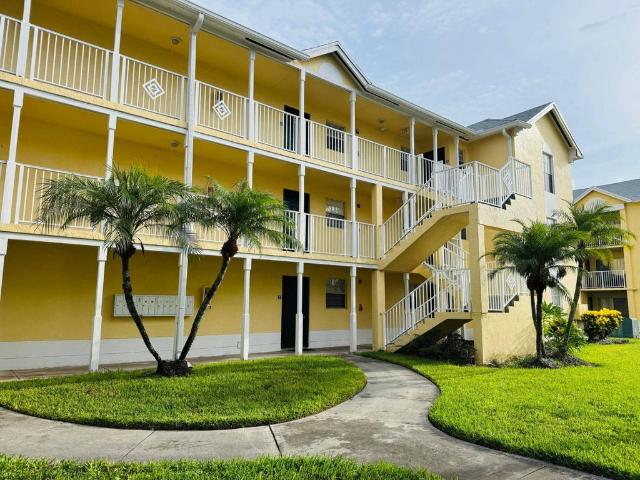 Luxury apartment complex for rent in Boca Raton, Florida