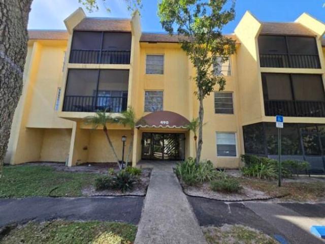 Luxury apartment complex for rent in Boca Raton, Florida