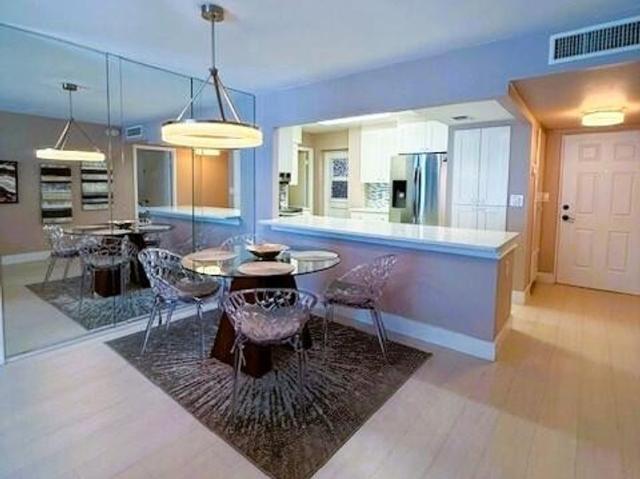 Luxury apartment complex for rent in Boca Raton, Florida