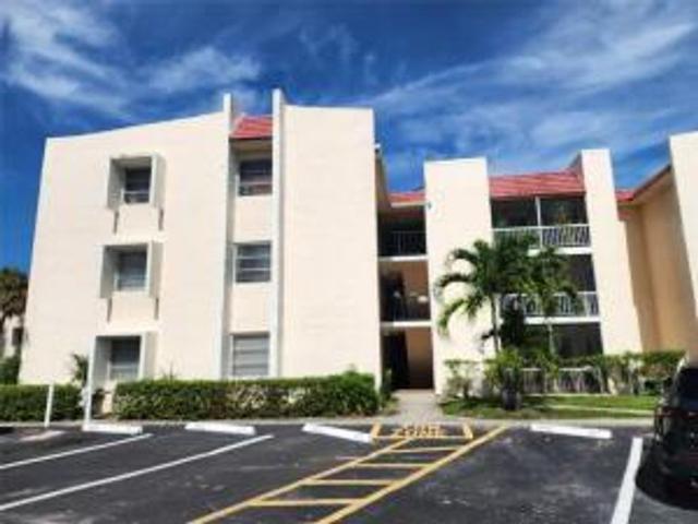 Luxury apartment complex for rent in Boca Raton, Florida