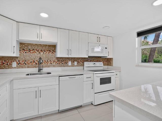 Luxury apartment complex for rent in Boca Raton, Florida
