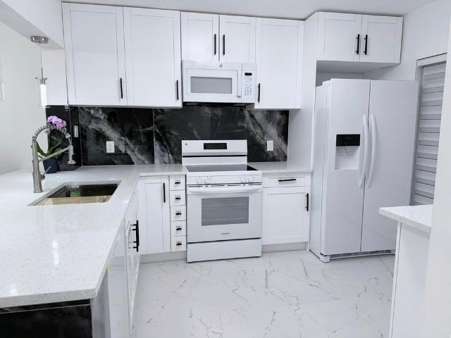 Luxury apartment complex for rent in Boca Raton, Florida