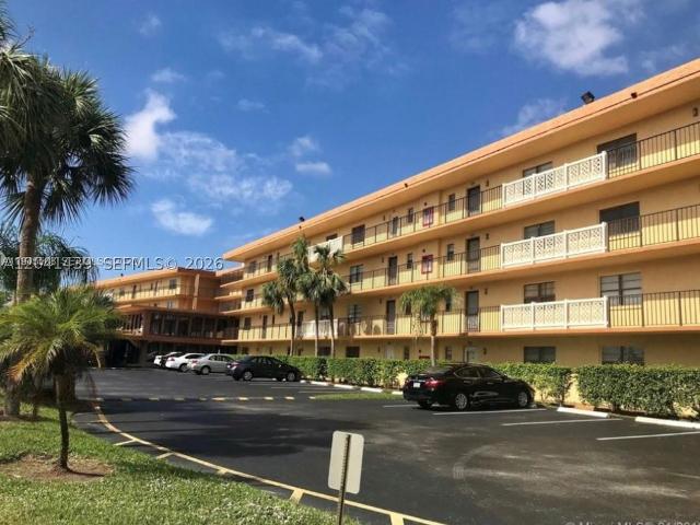 Luxury apartment complex for rent in Boca Raton, Florida