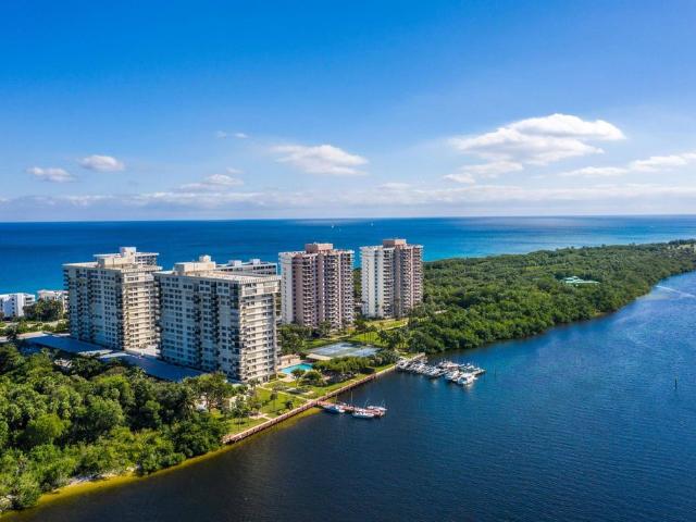 Luxury apartment complex for rent in Boca Raton, Florida