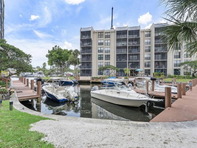 Luxury apartment complex for rent in Boca Raton, Florida