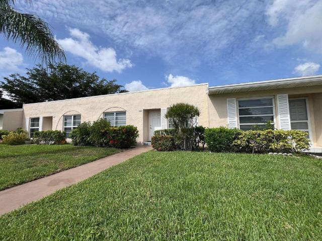 Luxury apartment complex for rent in Boca Raton, Florida