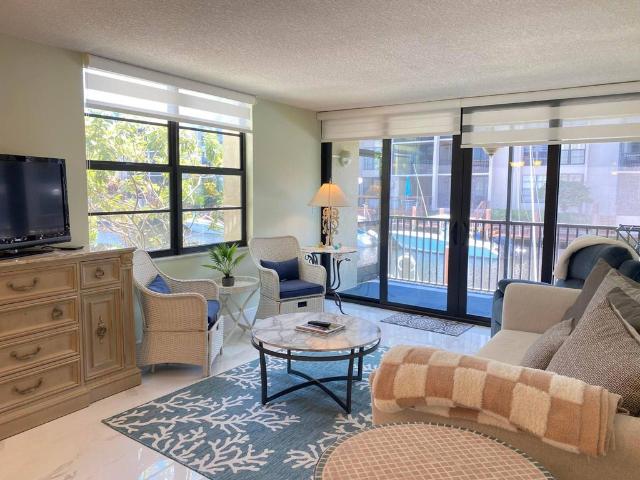 Luxury apartment complex for rent in Boca Raton, Florida