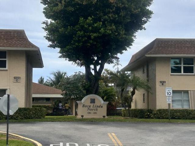 Luxury apartment complex for rent in Boca Raton, Florida