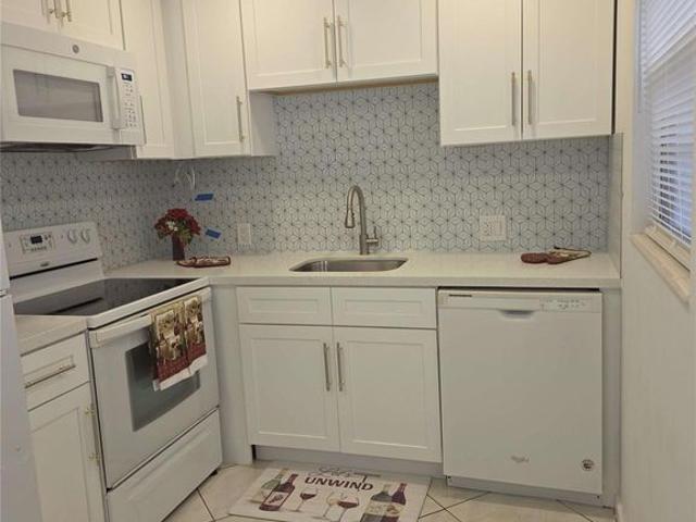 Luxury apartment complex for rent in Boca Raton, Florida