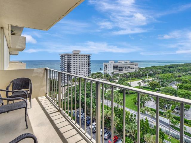 Luxury apartment complex for rent in Boca Raton, Florida