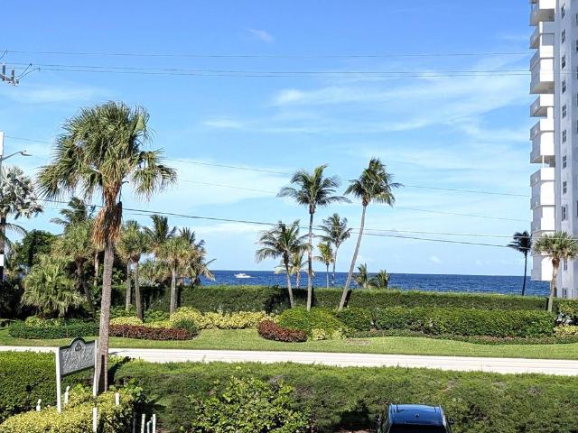 Luxury apartment complex for rent in Boca Raton, Florida