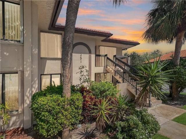Luxury apartment complex for rent in Boca Raton, Florida