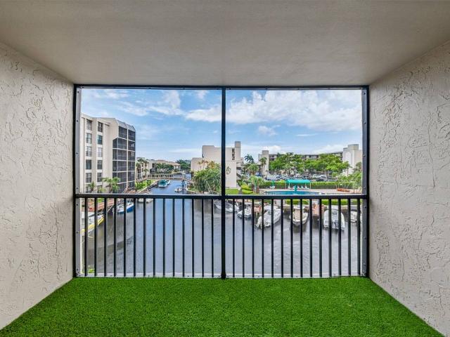 Luxury apartment complex for rent in Boca Raton, Florida