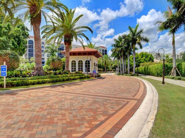 Luxury apartment complex for rent in Boca Raton, Florida
