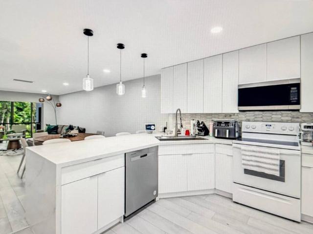 Luxury apartment complex for rent in Boca Raton, Florida