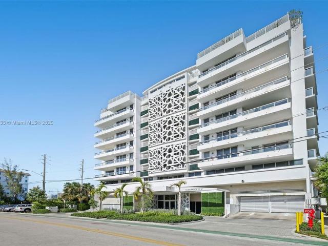 Luxury apartment complex for rent in Bay Harbor Islands, United States