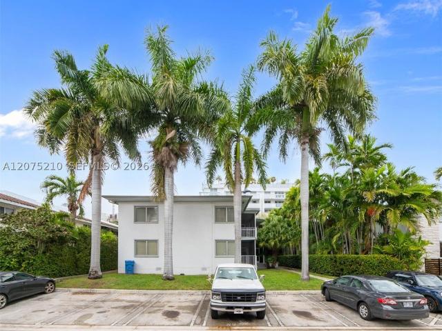 Luxury apartment complex for rent in Bay Harbor Islands, United States