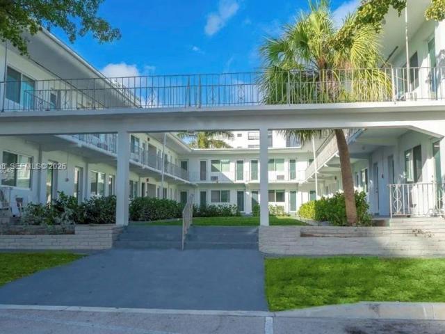 Luxury apartment complex for rent in Bay Harbor Islands, United States