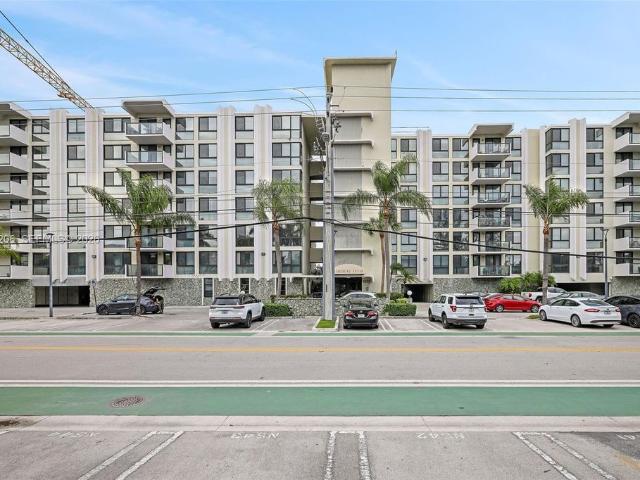 Luxury apartment complex for rent in Bay Harbor Islands, United States