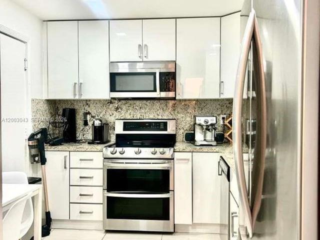 Luxury apartment complex for rent in Bay Harbor Islands, United States