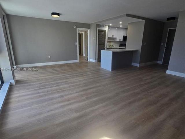 Luxury apartment complex for rent in Bay Harbor Islands, United States