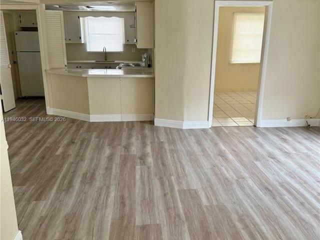 Luxury apartment complex for rent in Bay Harbor Islands, United States