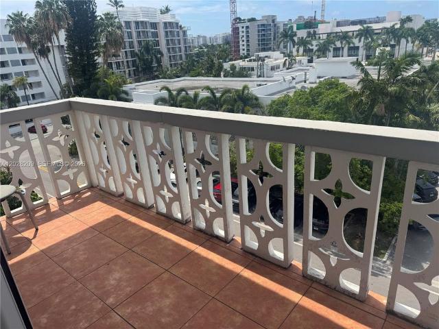 Luxury apartment complex for rent in Bay Harbor Islands, United States