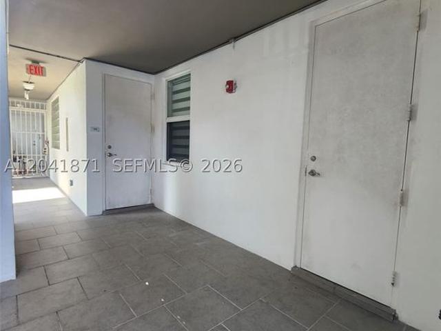 Luxury apartment complex for rent in Bay Harbor Islands, United States