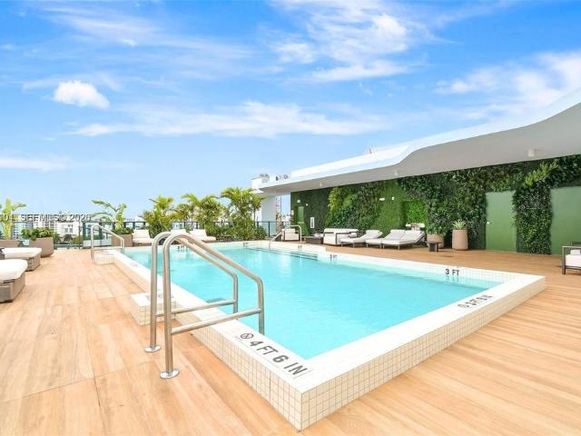 Luxury apartment complex for rent in Bay Harbor Islands, United States