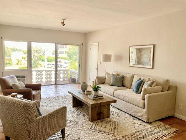 Luxury apartment complex for rent in Bay Harbor Islands, United States