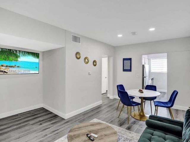Luxury apartment complex for rent in Bay Harbor Islands, United States