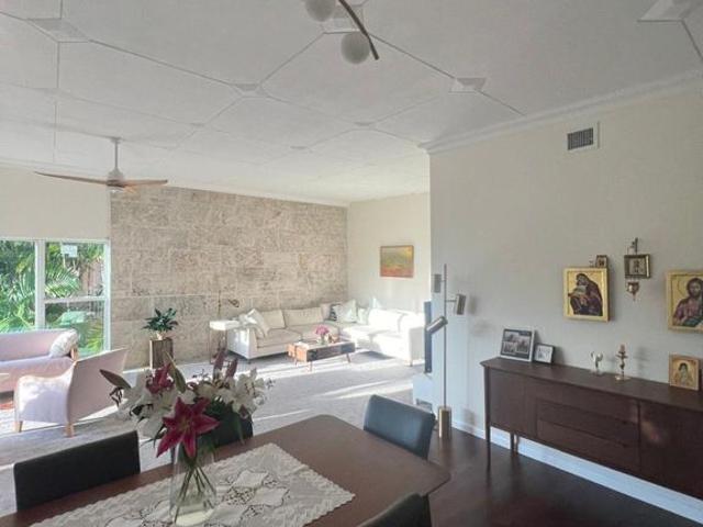 Luxury apartment complex for rent in Bay Harbor Islands, United States