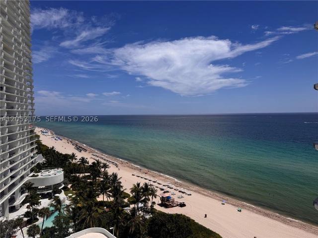 Luxury apartment complex for rent in Bal Harbour, Florida