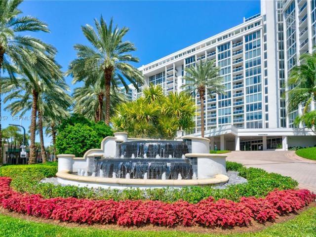 Luxury apartment complex for rent in Bal Harbour, Florida