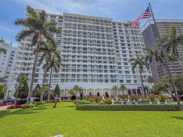 Luxury apartment complex for rent in Bal Harbour, Florida