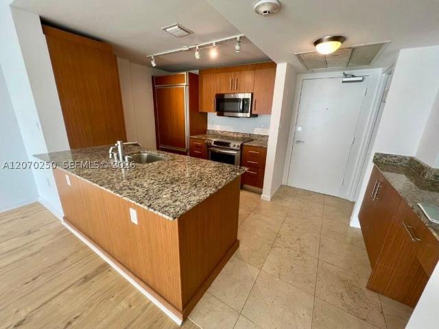 Luxury apartment complex for rent in Bal Harbour, United States